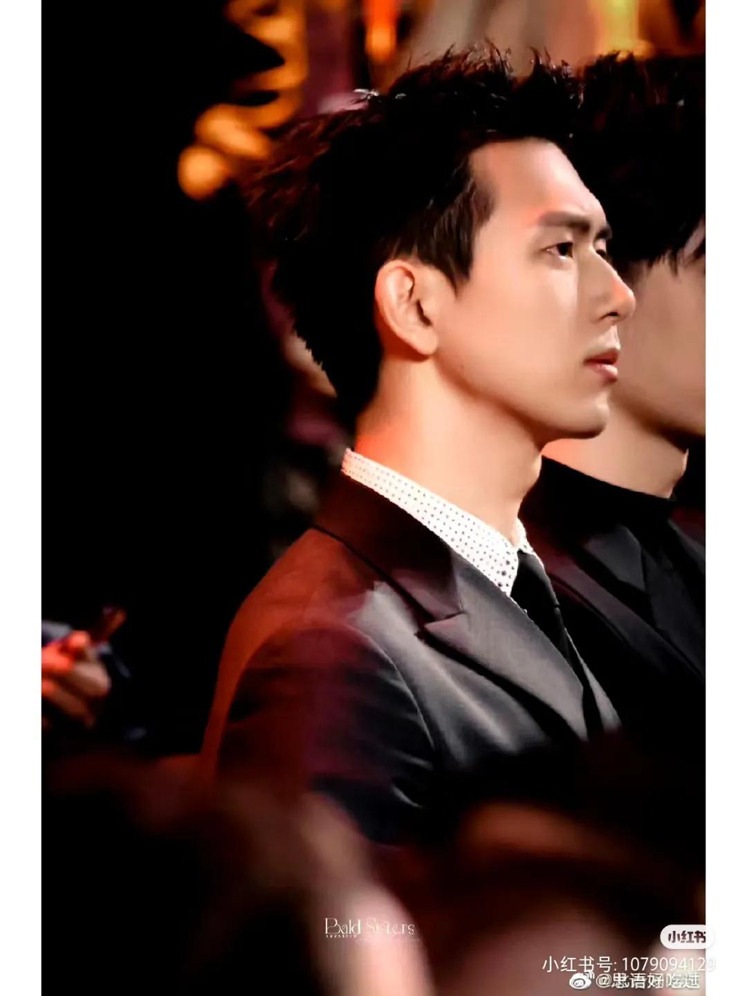 Li Xian's upright sitting posture on Weibo night---is Li Xian's ...