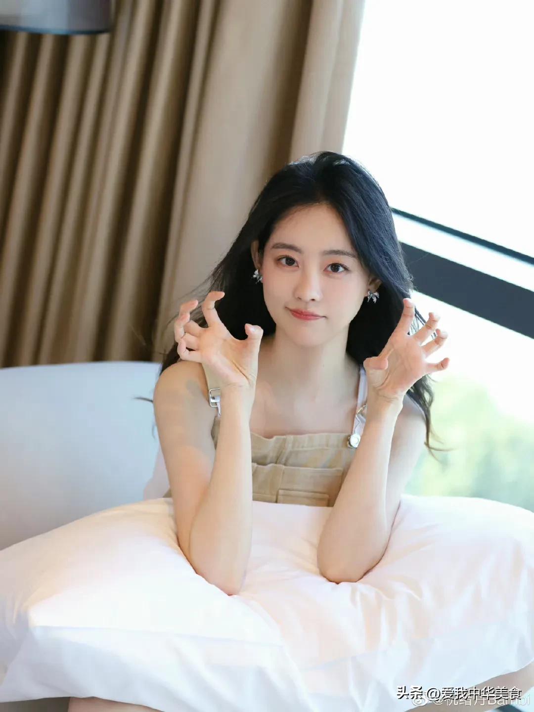 Chinese fashion sexy beauty - Zhu Xudan - iNEWS