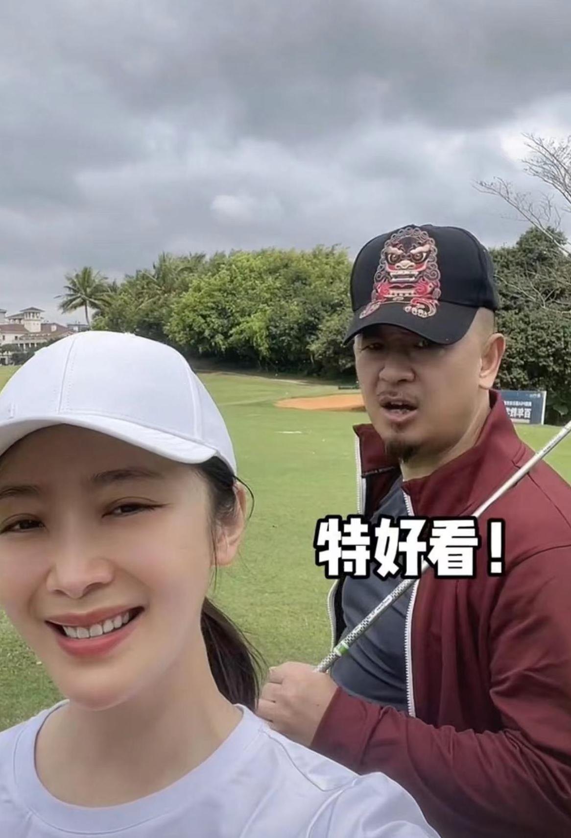 40-year-old "Cheng Cheng" Qu Zhazha showed affection, played golf with ...