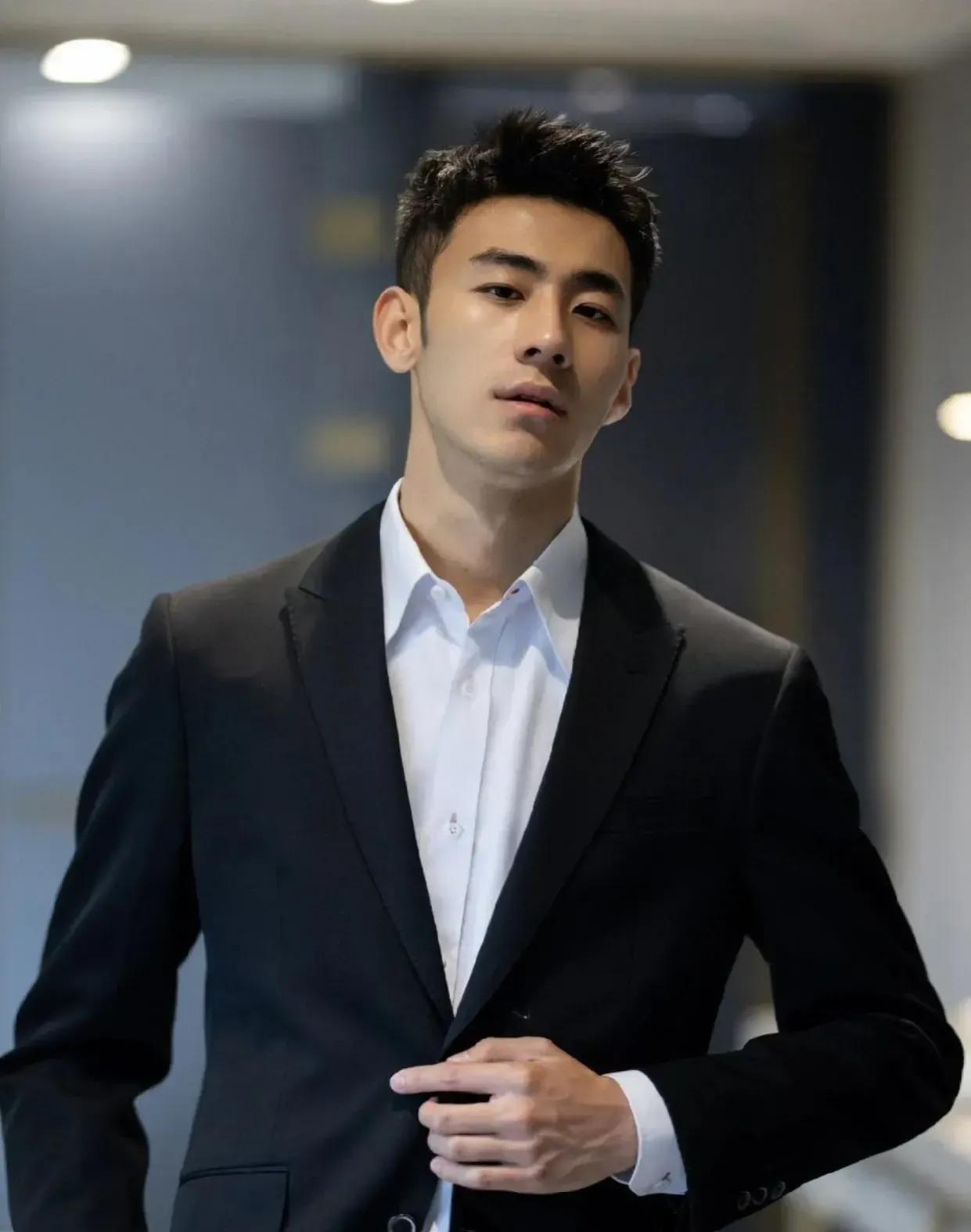 The Perfect Combination of Muscle and Beauty: The Charm of Men in ...