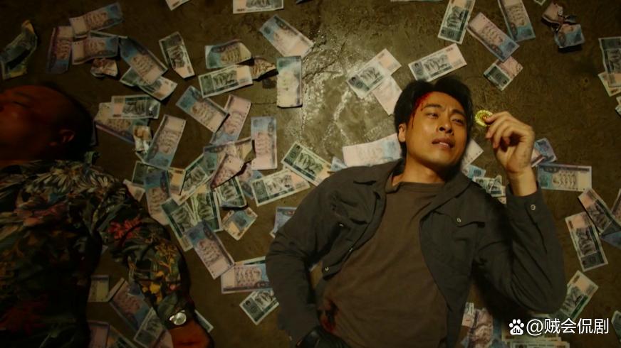What is the special origin of Zhao Hongbing's black gloves in "My Name ...