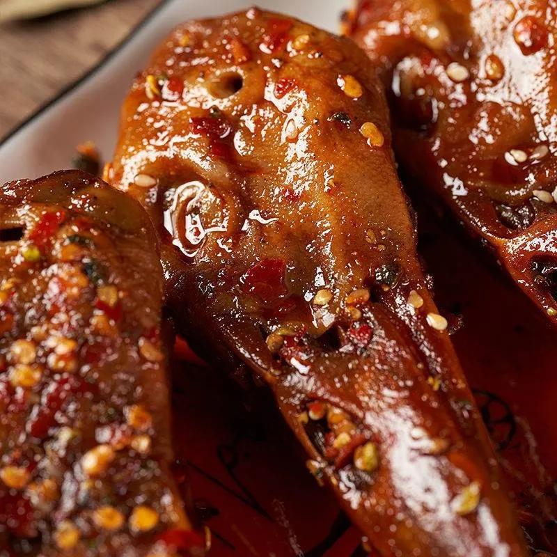 Make spicy duck head at home, it tastes just as delicious - iNEWS