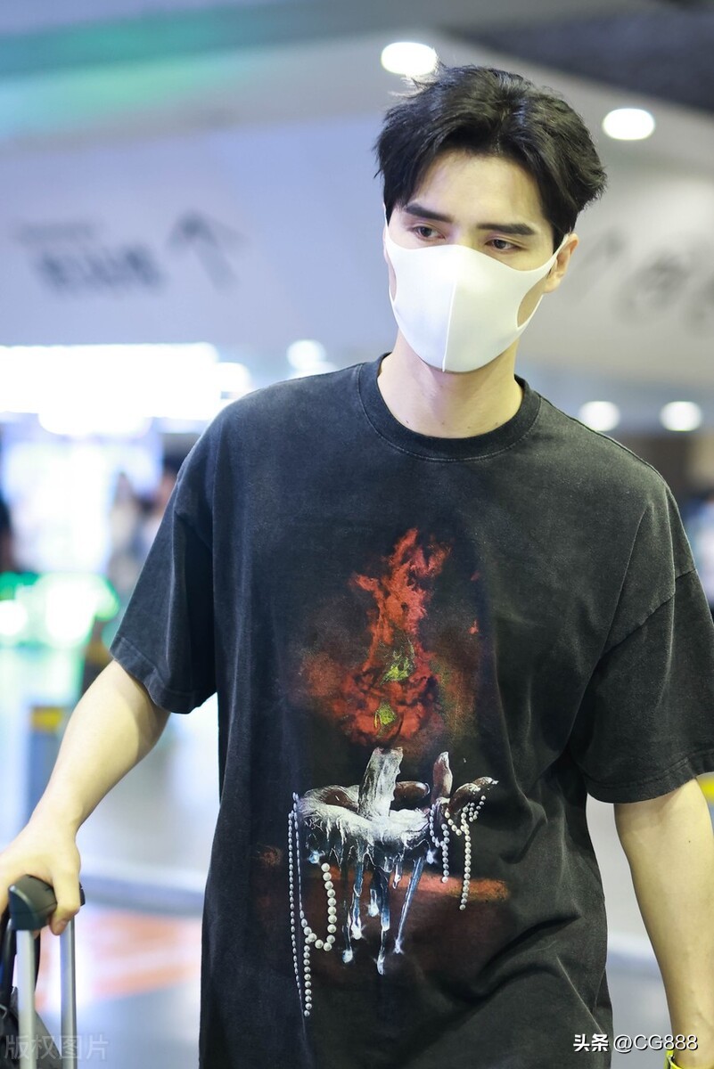 Ayunga appeared at Shanghai Airport - iMedia