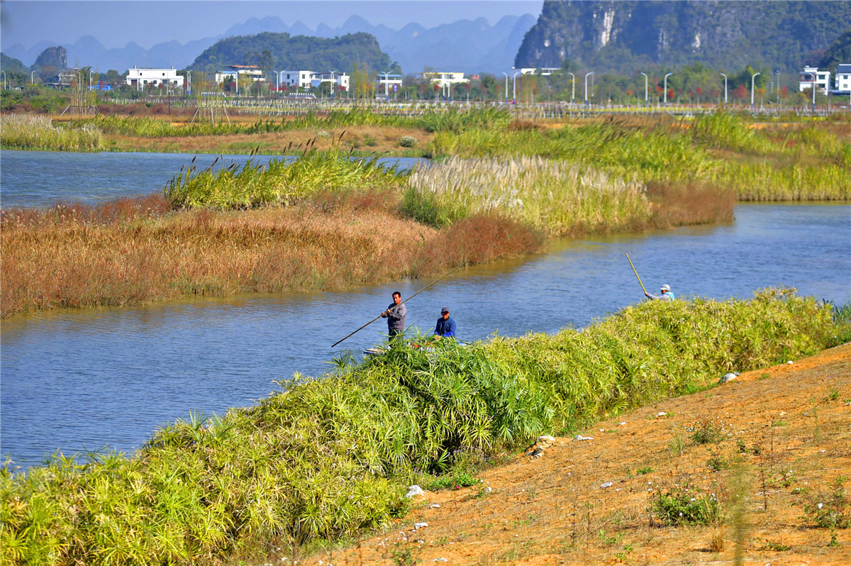 Guilin: Autumn in Yanshan Mountain - iMedia