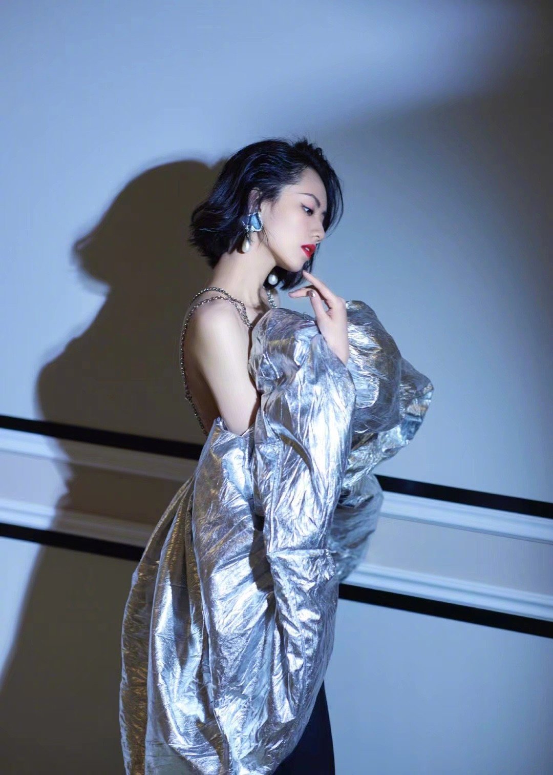 How did 33-year-old Liu Xijun go hot, wearing a big halter and turning ...