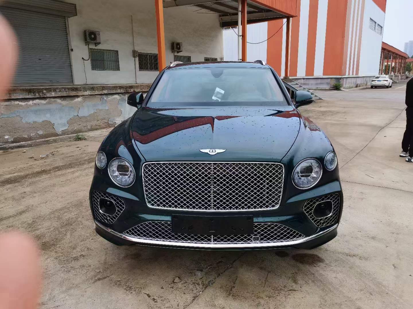 2022 Bentley Bentayga 4.0 V8 Emerald Green - iNEWS