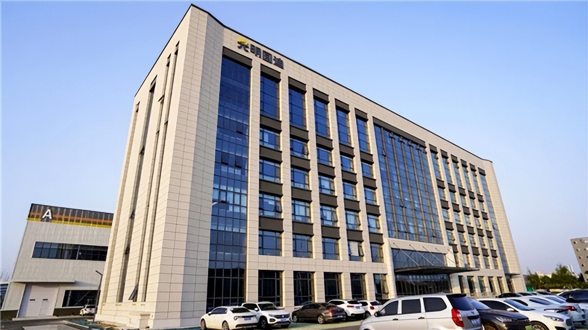 The inheritor of the craftsman spirit, the practitioner of fine ...