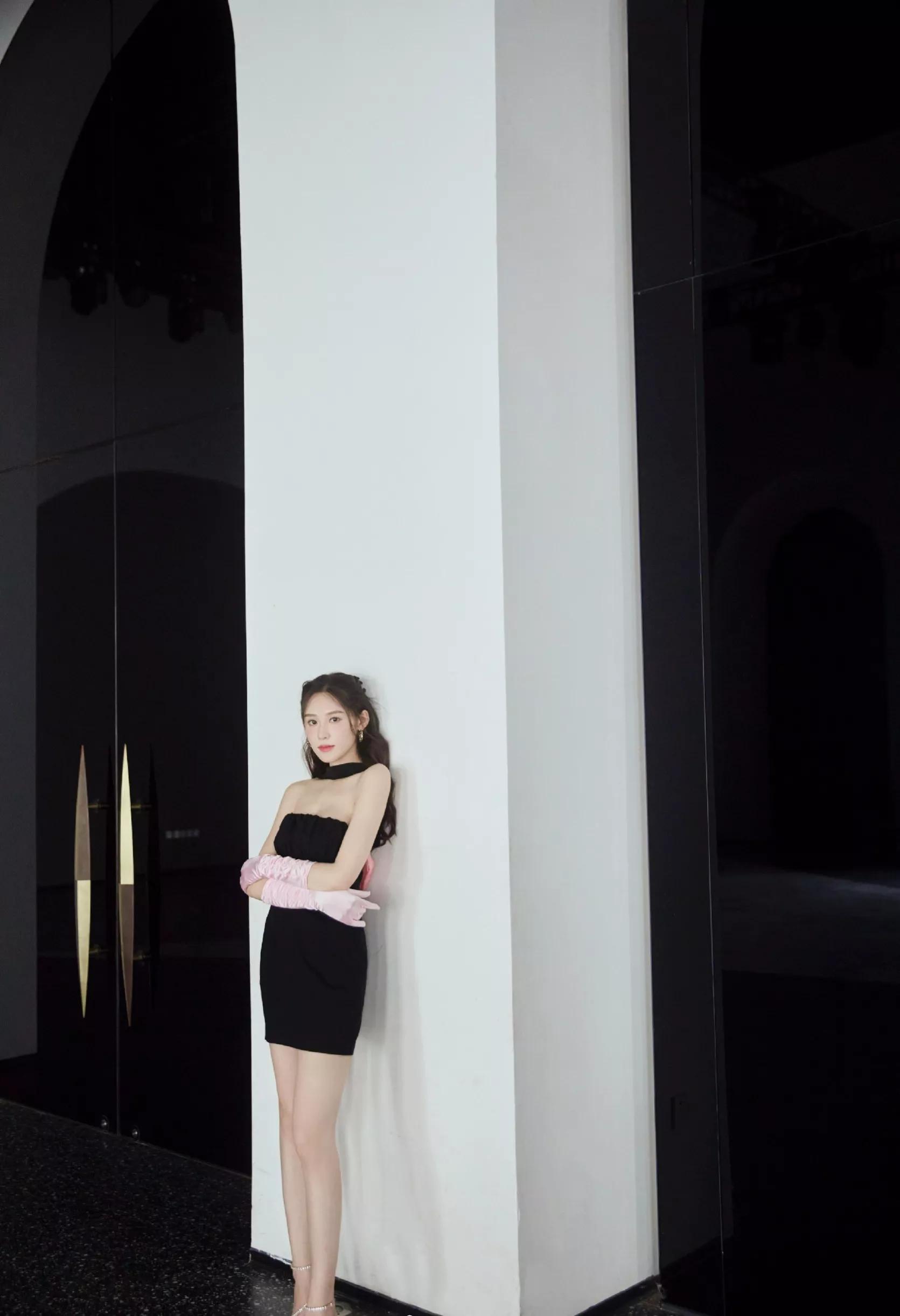 Mobile blockbuster, actress Zhao Lusi, Rong Zixi and Li Qin - iNEWS