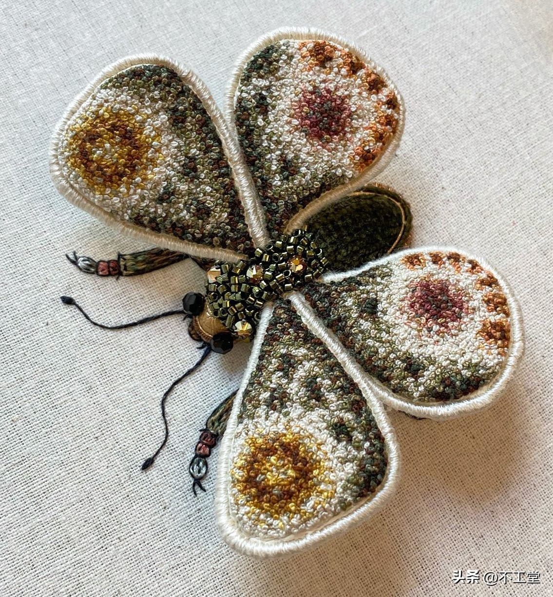High-end three-dimensional insect bead embroidery - iMedia