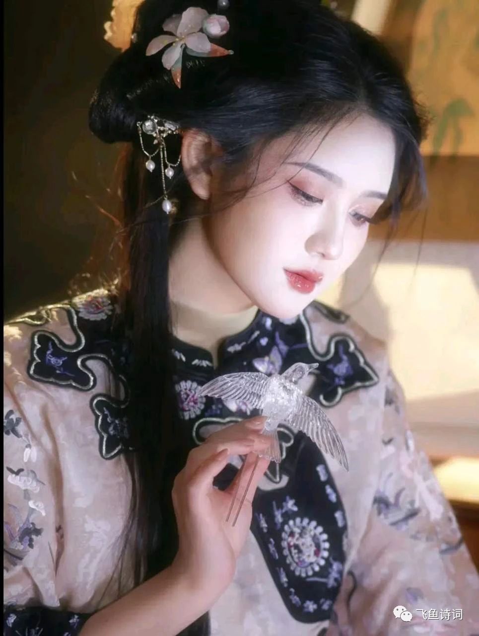 The warm wind blows the green bushes, and the spring brings the yellow ...