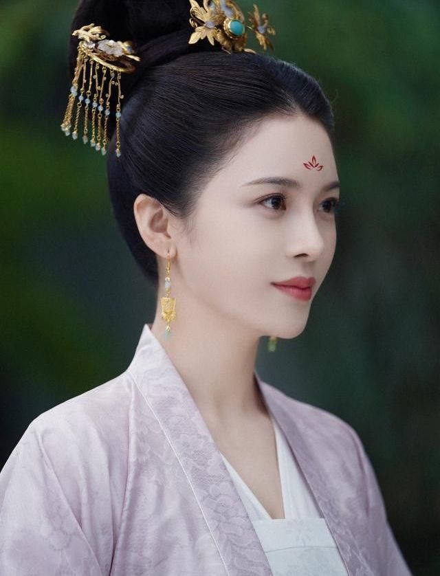 Zhao Yingzi combined the names of Di Lieba, Yang Mi, Mencius, and Guli Nazha together on the hot ...