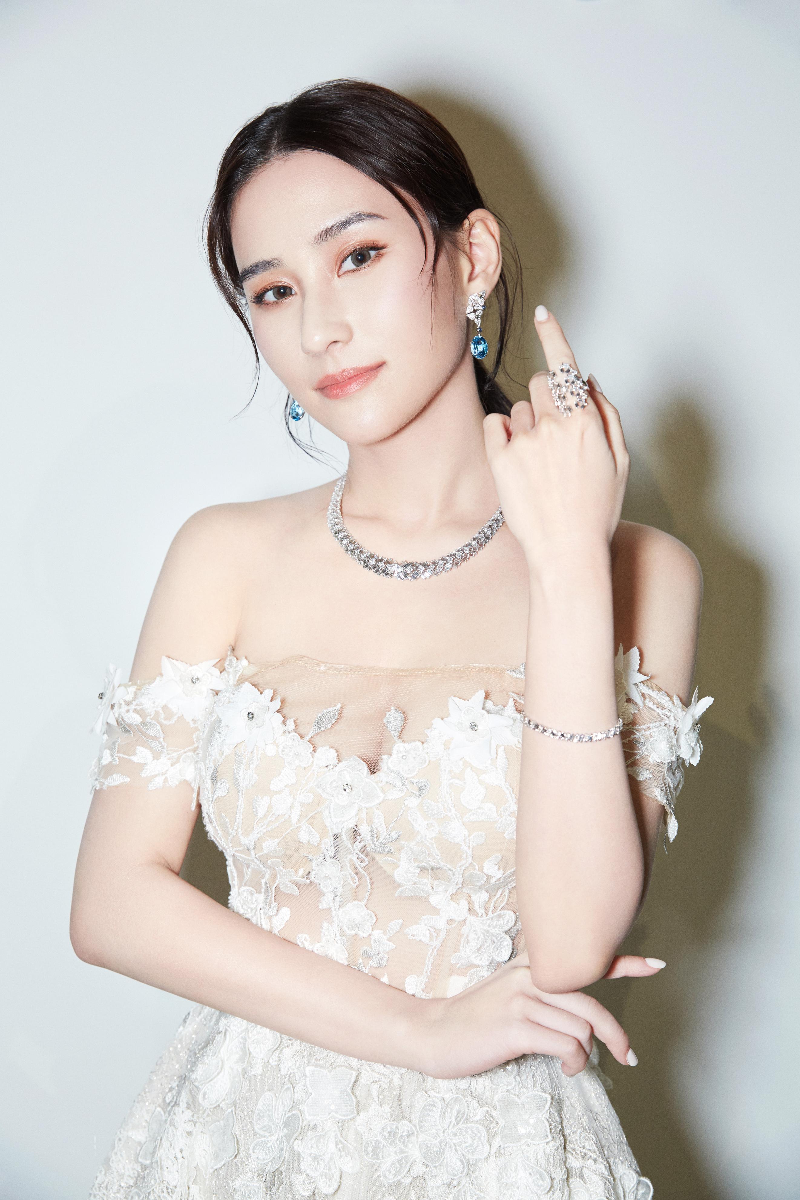 He Chaolian, give up the flattering feminine look, tacky! Cool ...