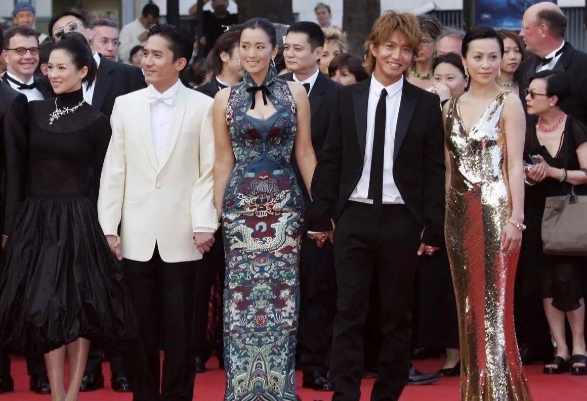 Carina Lau asked Tony Leung: "Gong Li in the left hand and Zhang Ziyi in the right, are you ...