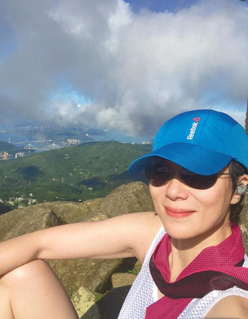 54-year-old Zhang Keyi's bare-face photos exposed! Skin as white as ...