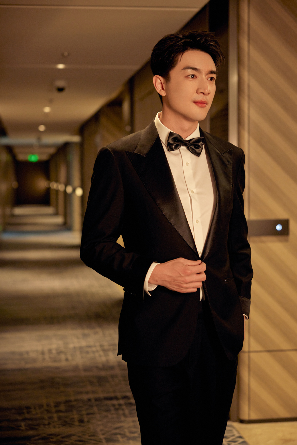 Lin Gengxin is handsome on the red carpet, and in a blink of an eye, he ...