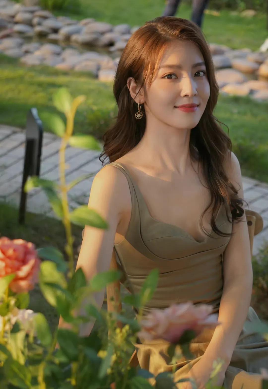 Beautiful actress Ma Xinrui - iNEWS