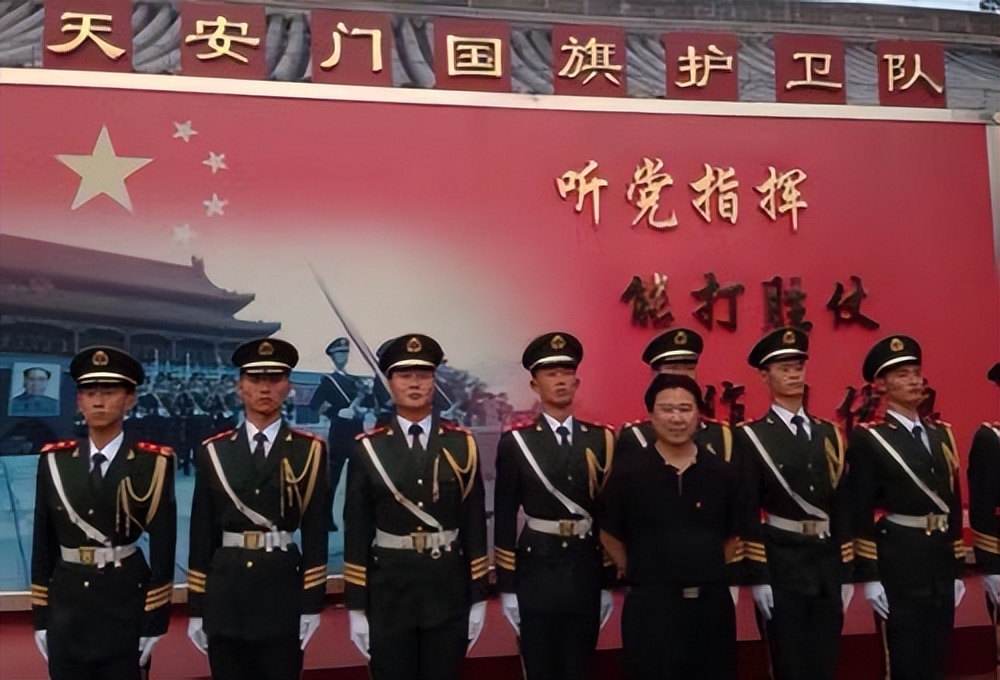 The Art World of "Tibetan Blue"---Mao Style Calligrapher Zhan Yajun - iNEWS