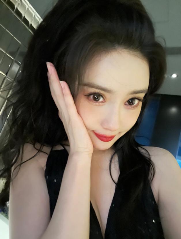 Mencius challenged the classic character Mei Chaofeng, the moment Hongsha raised her eyes ...