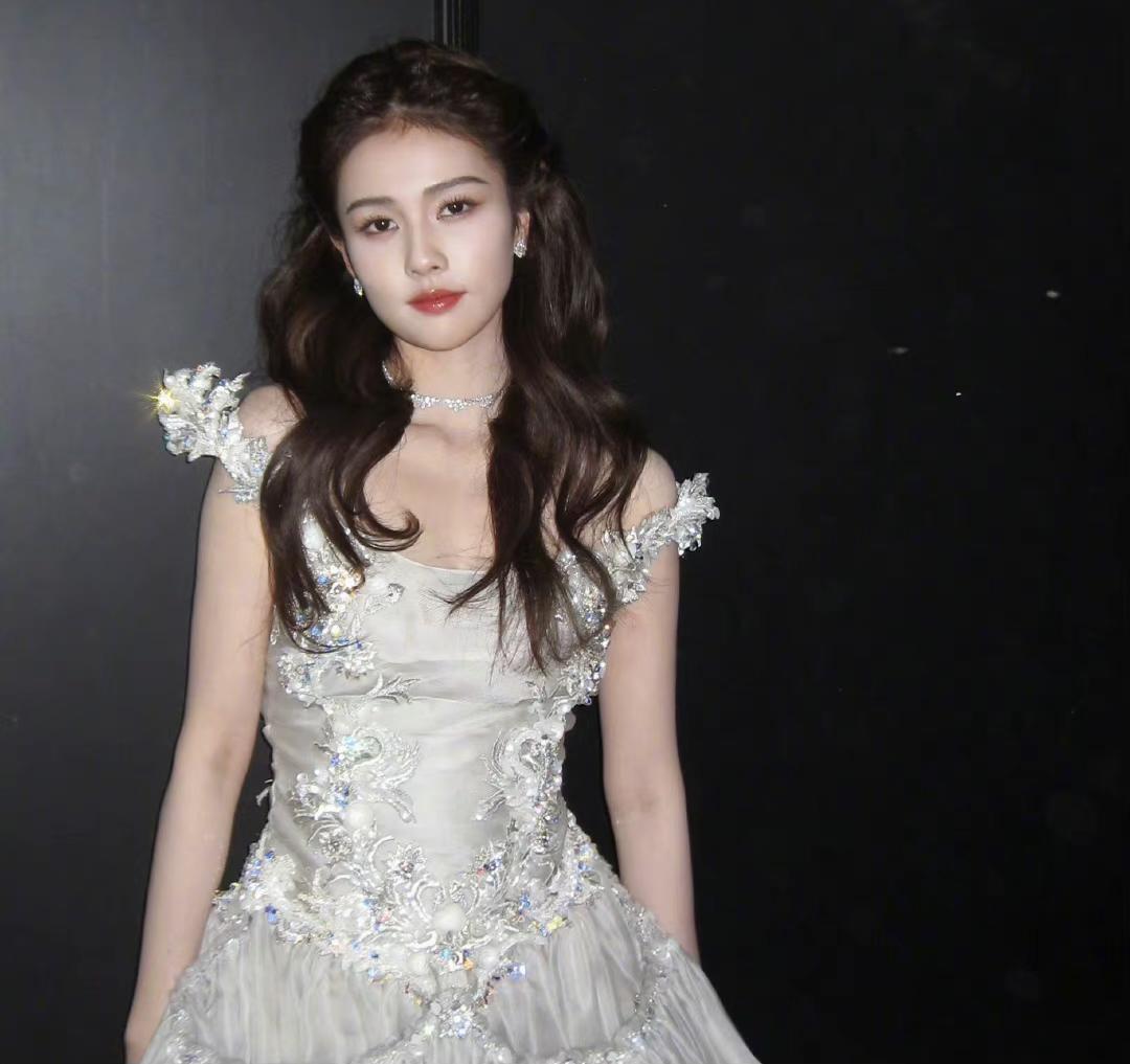 Zhang Yuqi, Ma Sichun Zhou Dongyu, Bailu, Xu Yiyang, Jiang Shuying - iMedia