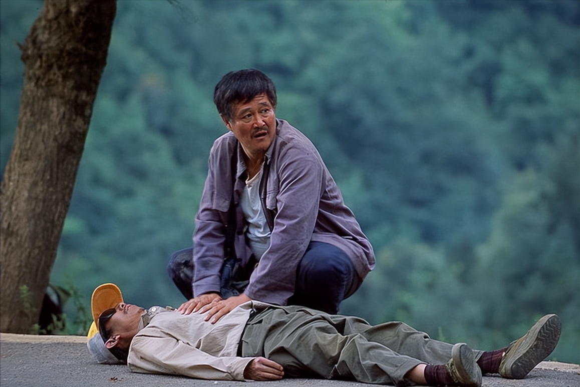 Narrative change from news to film——Taking "Falling Leaves Return to ...
