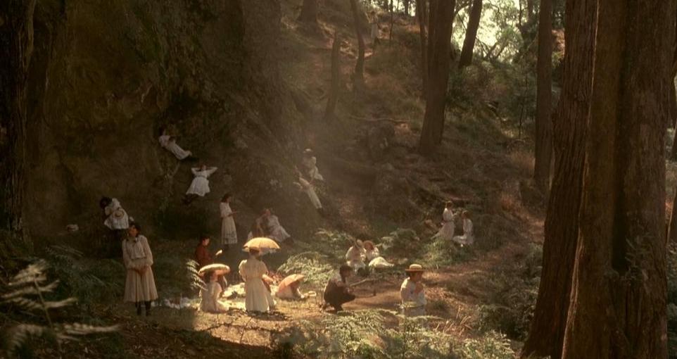 The exquisite classical composition of "Picnic on the Cliff" - iMedia