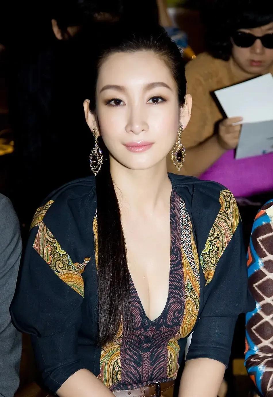 Qin Hailu is here!Sister Yu is back, who can stand it? - iNEWS