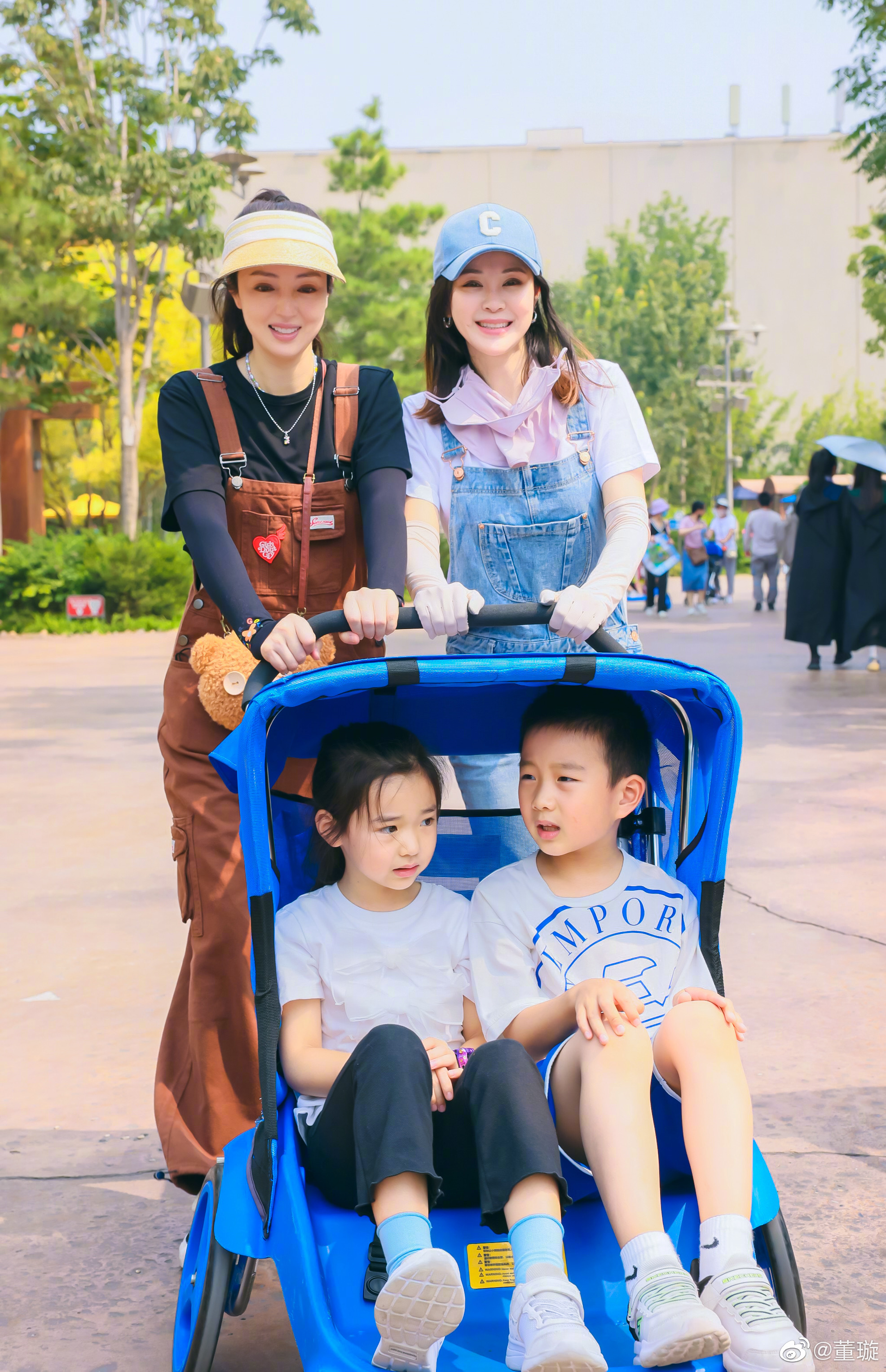 Dong Xuan and Guan Yue took the baby on a trip and met Li Mao's family ...