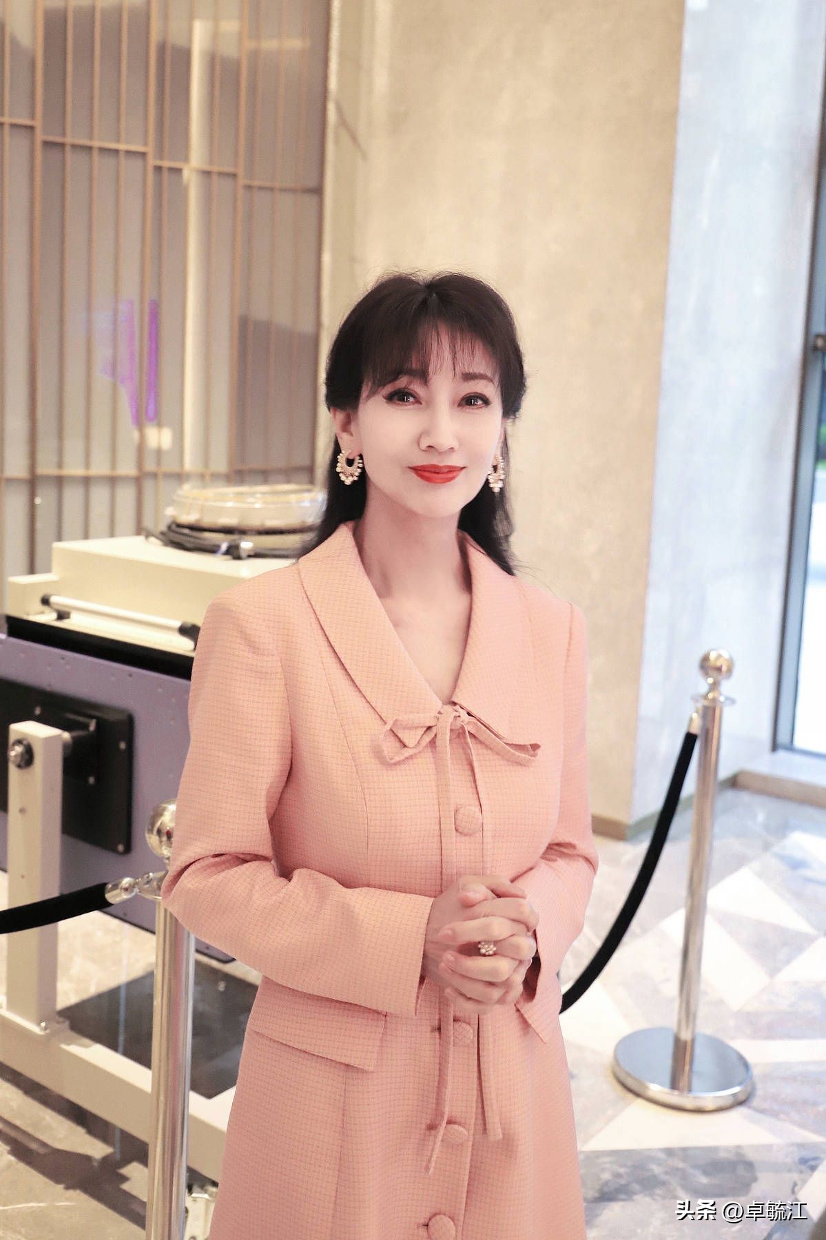 Zhao Yazhi's pink shape praised her self-confidence and generosity, and ...