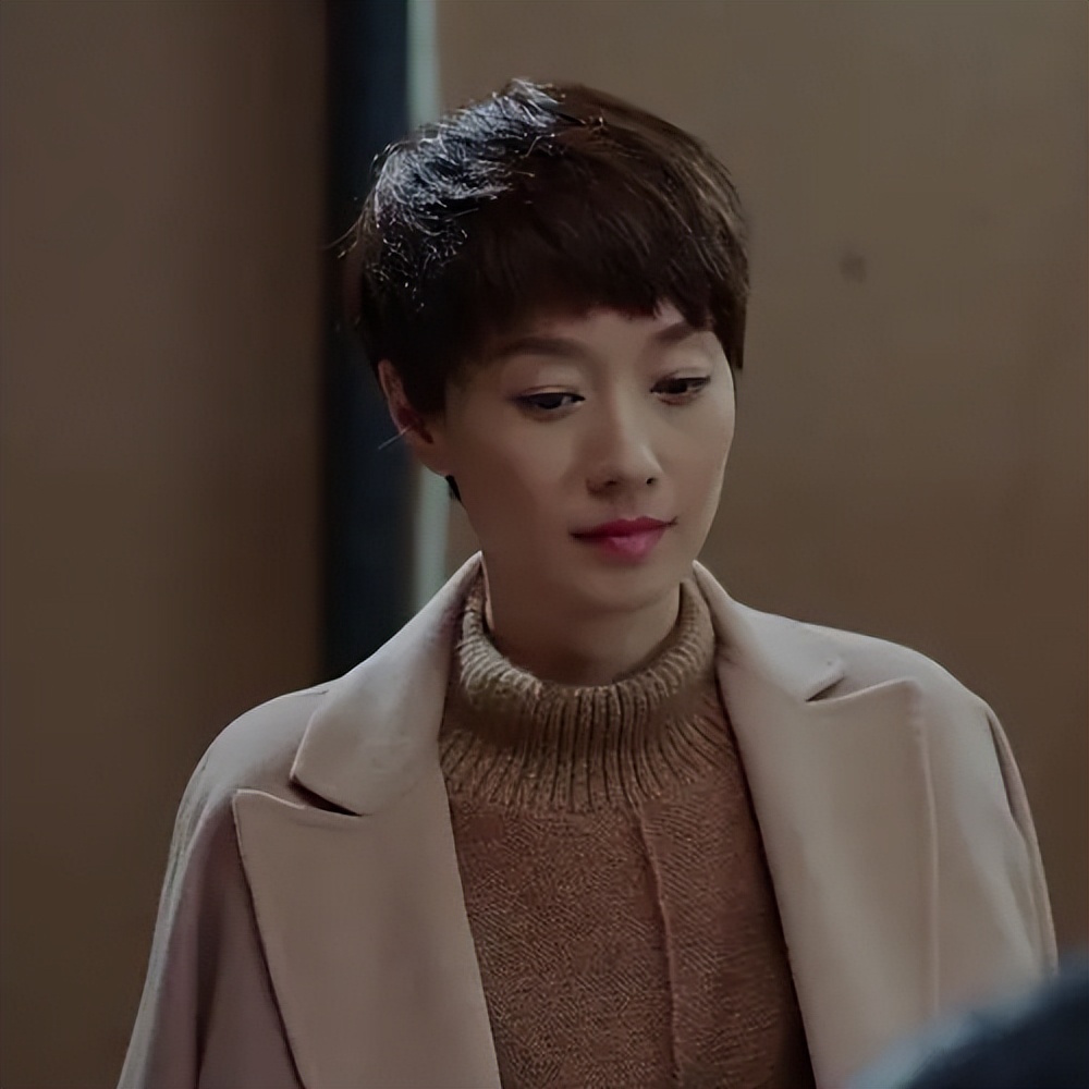 This is how Luo Zijun's dressing style improved in "The First Half of ...