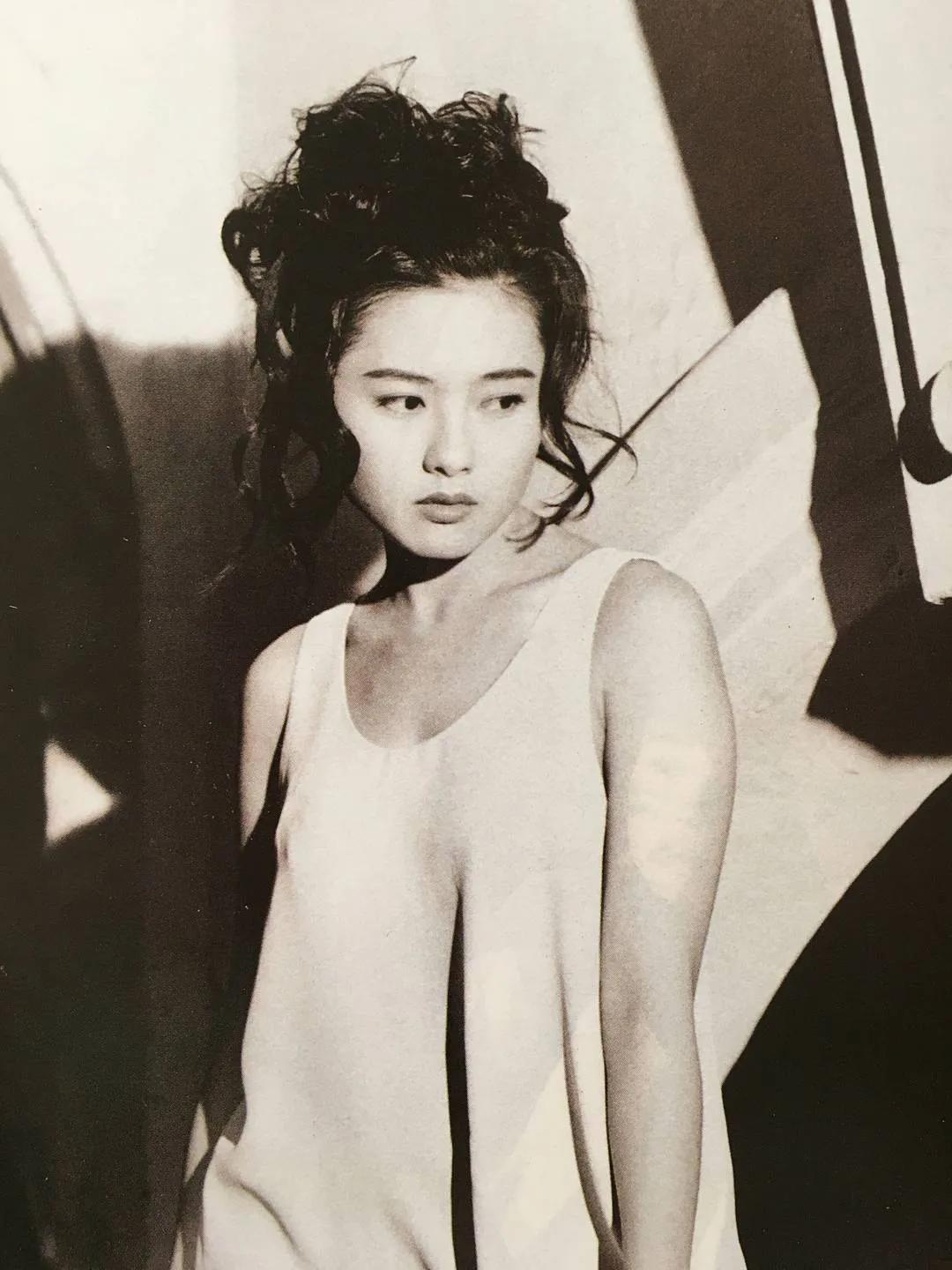 The peach goddess born in the 1980s - Li Lizhen - iNEWS