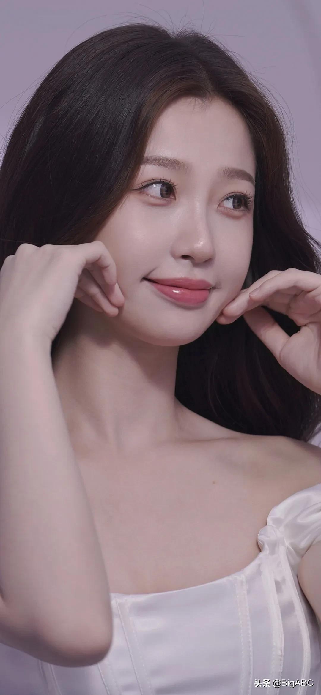 Female Star Series-74 Yu Shuxin - iNEWS