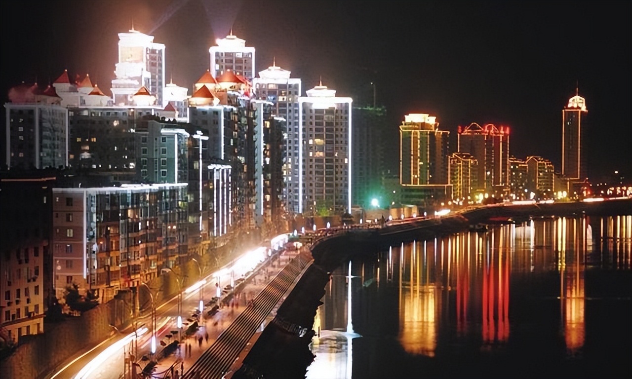 The largest border city in China, enjoying the reputation of "Northeast ...