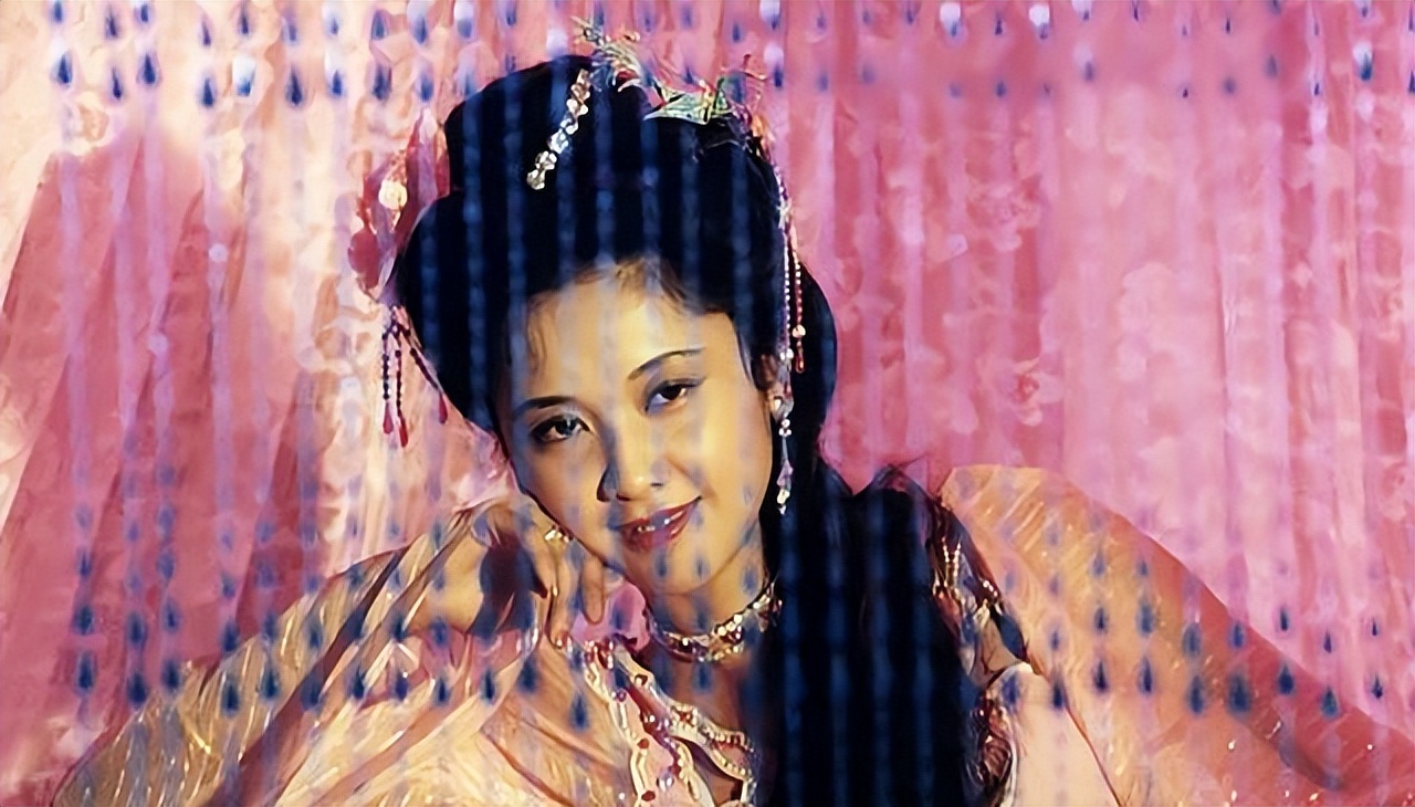 The real "Chinese-style" beauty: the facial features are bright and ...