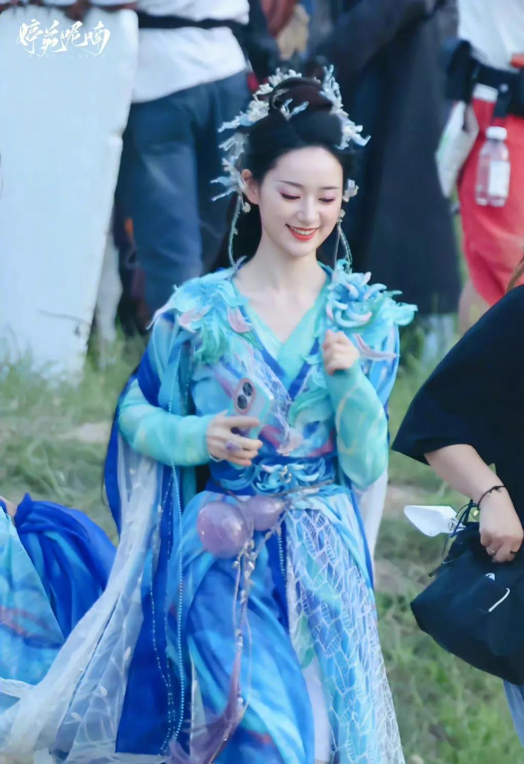 Yang Mi and Guo Xiaoting - Snow sees jacaranda - iNEWS
