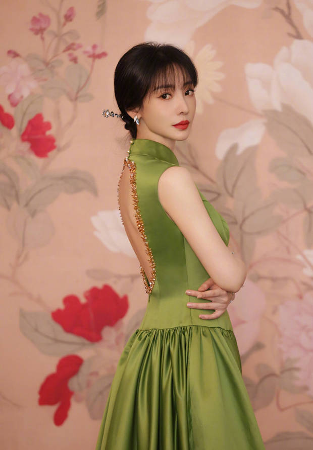 Liu Yan's new Chinese-style blockbuster released wearing a cheongsam ...