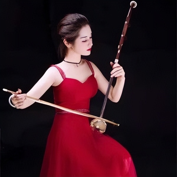 How deep is the shallow moon——I feel it after listening to the erhu ...