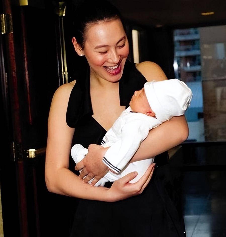 The 35-year-old Liang Luoshi was exposed to be pregnant with four ...