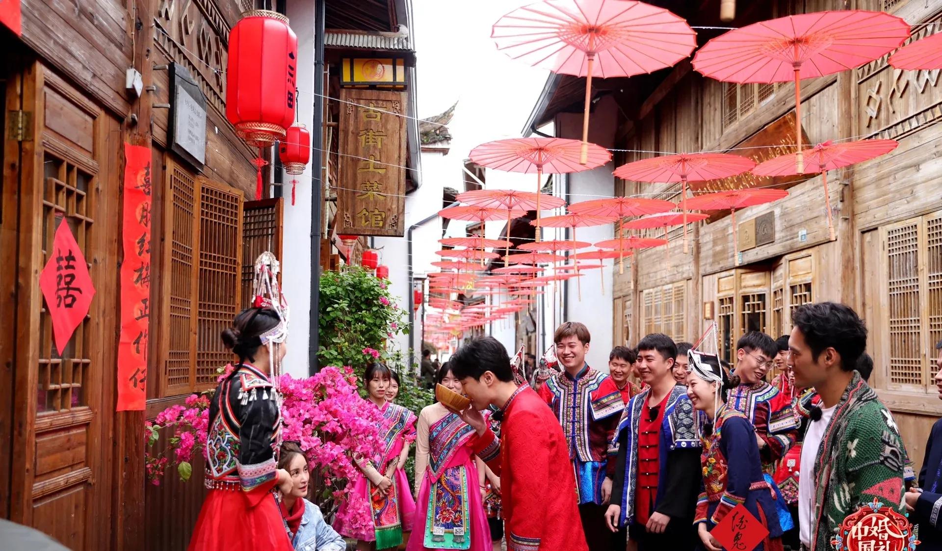 "Chinese Wedding Witness Together" - iNEWS