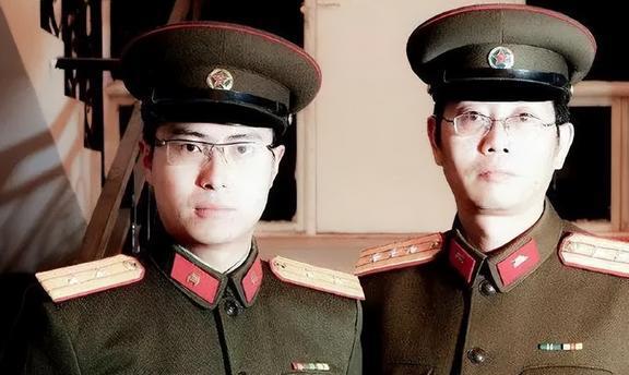 Is the 65-style military uniform in green and three pieces of red a ...