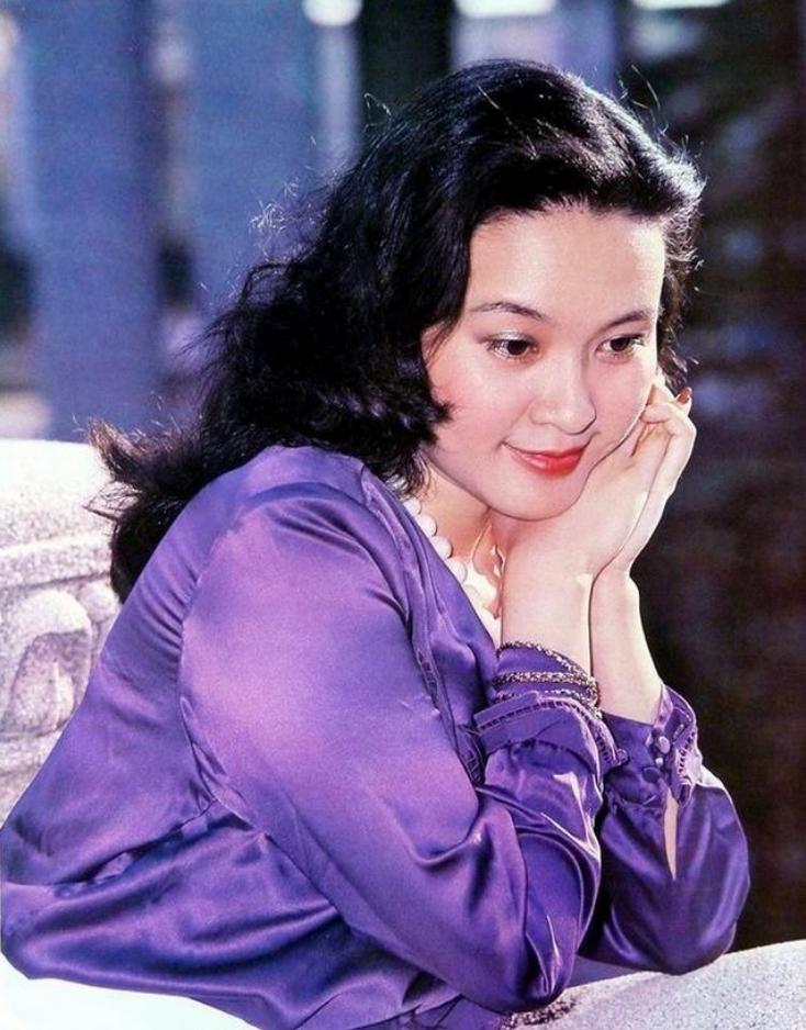 Actor Fang Shu: Two married and two divorced, raising two daughters alone, now her daughters ...