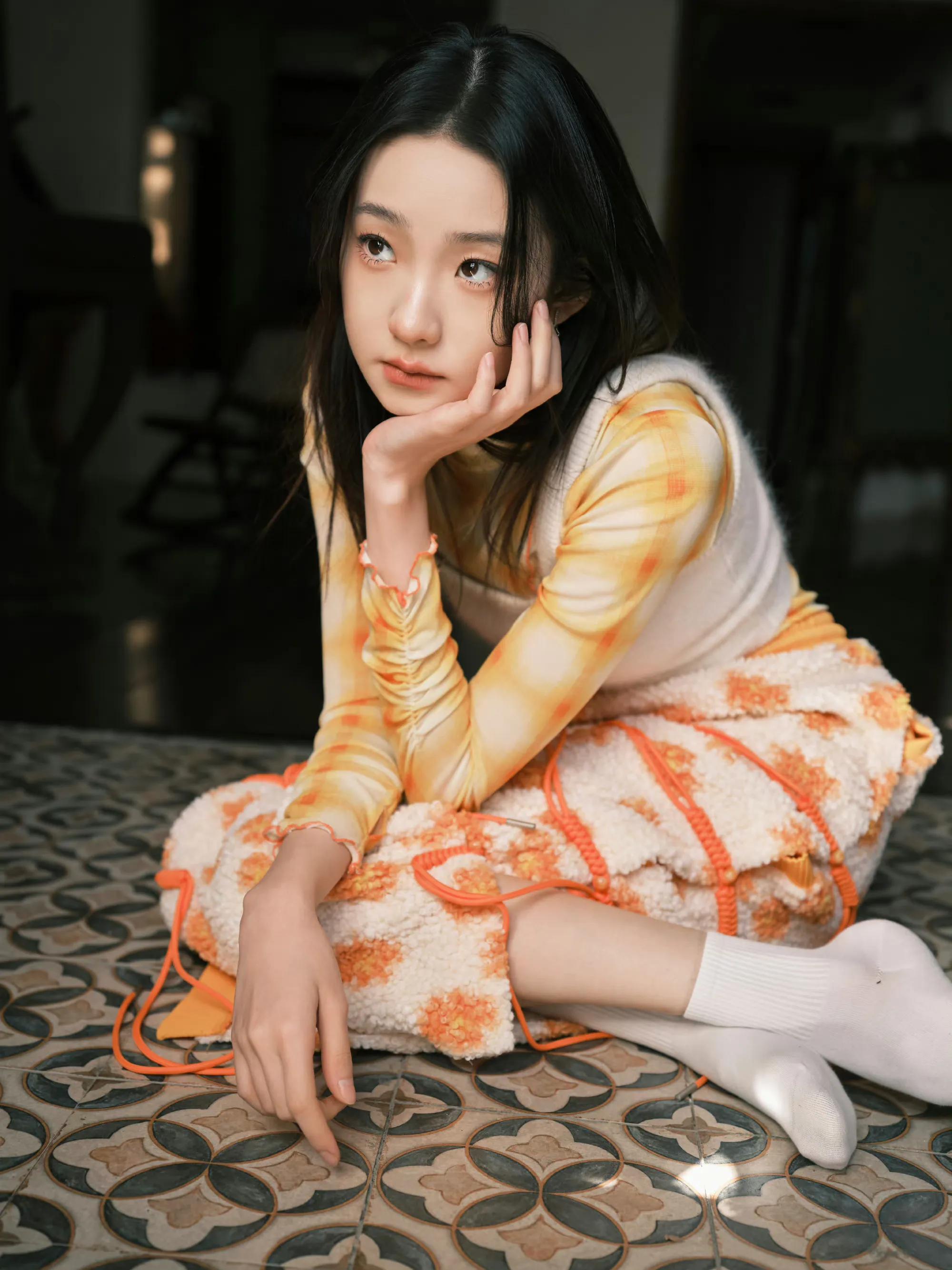 Zhang Yifan: Graceful figure like a white swan, a natural dancer - iNEWS