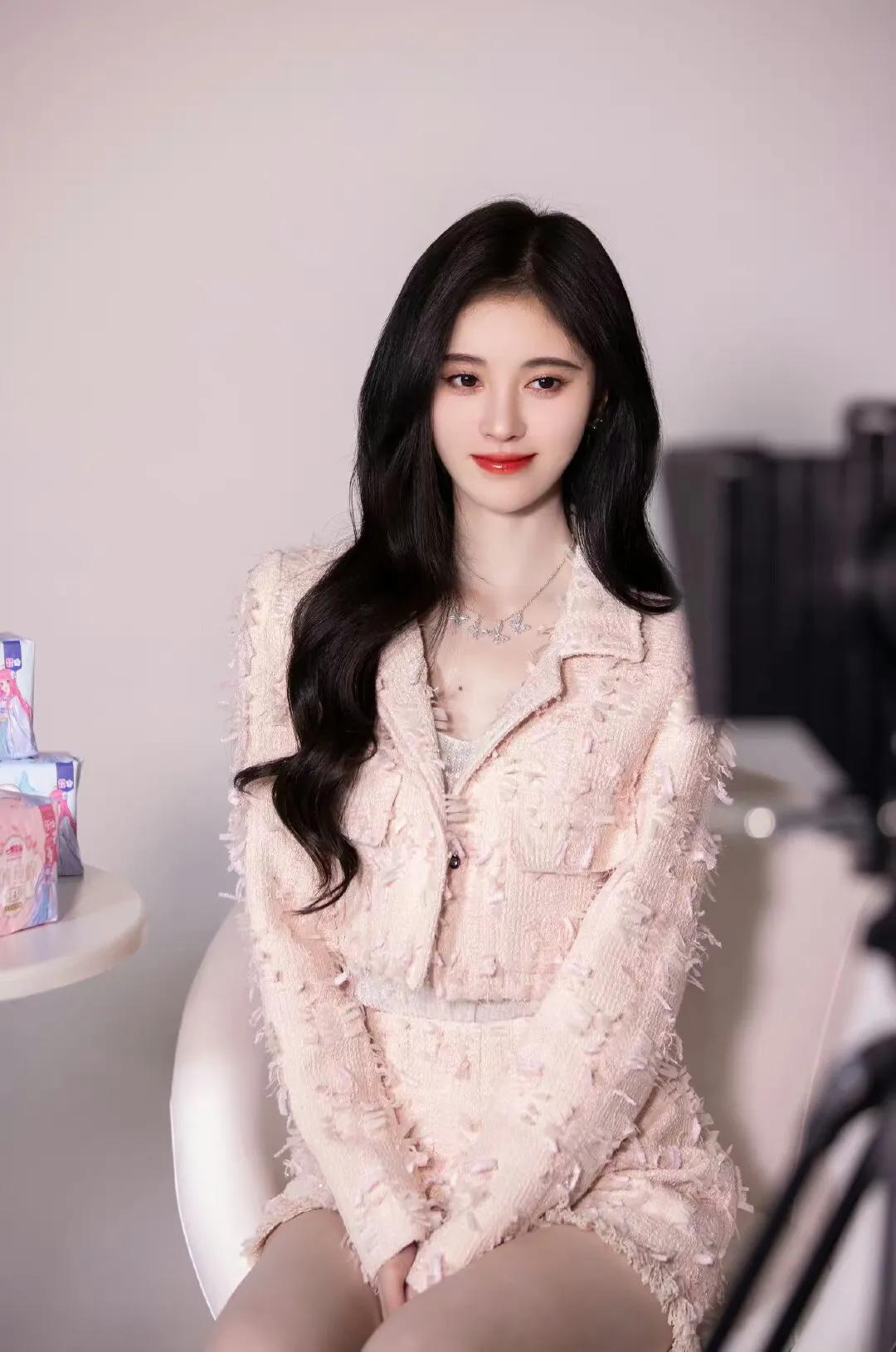 Ju Jingyi - iNEWS