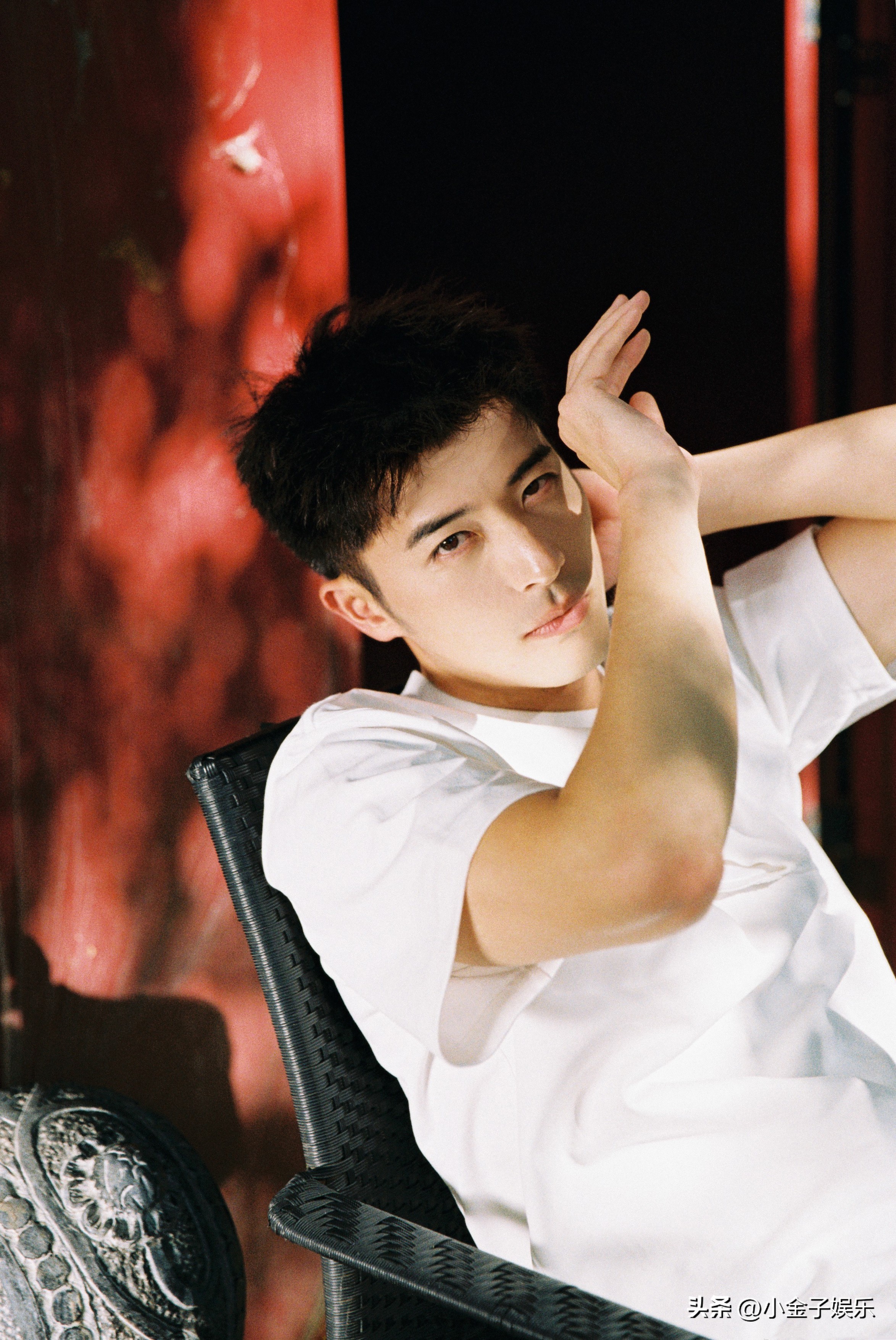 How handsome is Xu Kaicheng?After seeing these pictures, you will know ...