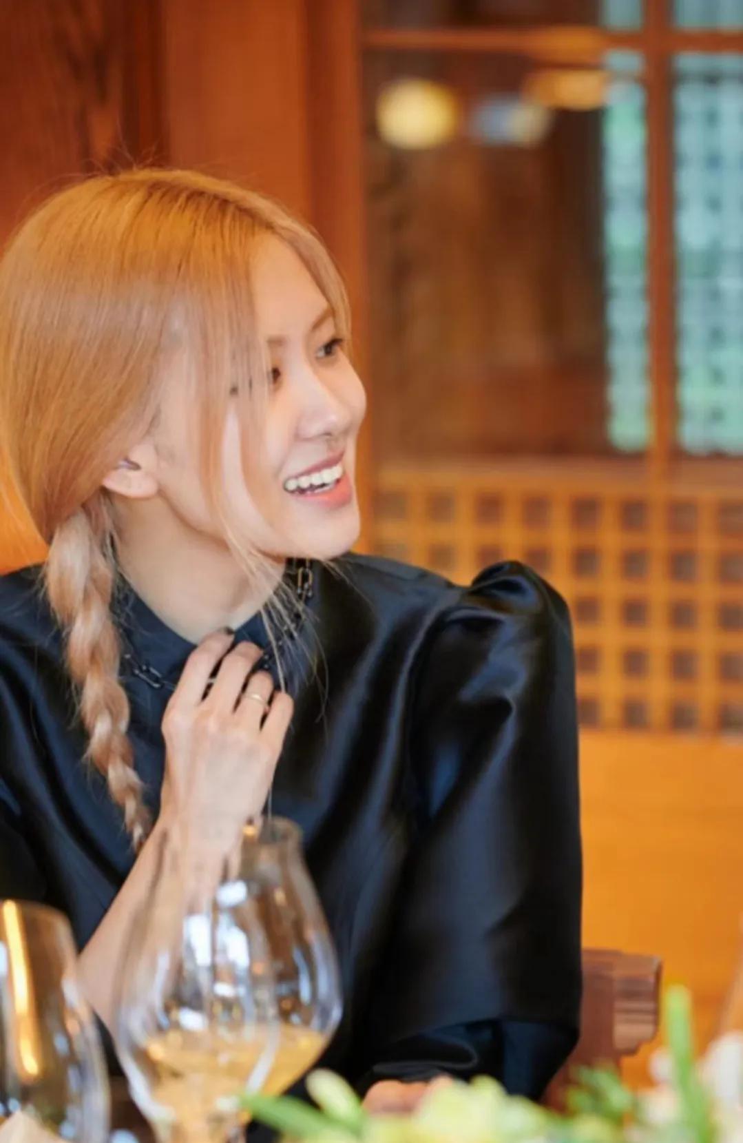 LV's second daughter-in-law held a banquet in Seoul. Li Fuzhen and Lin ...