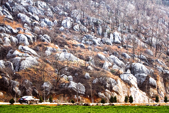 In Shitou Village in the strange stone array of Funiu Mountain, the ...