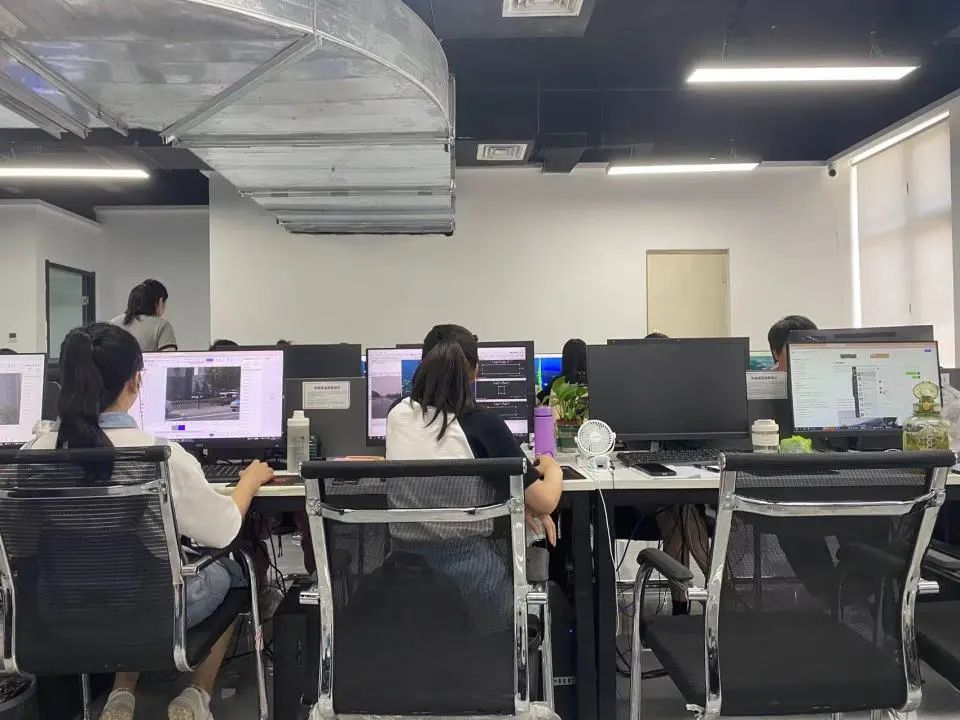 Foxconn workers flow to AI labeling factory - iMedia