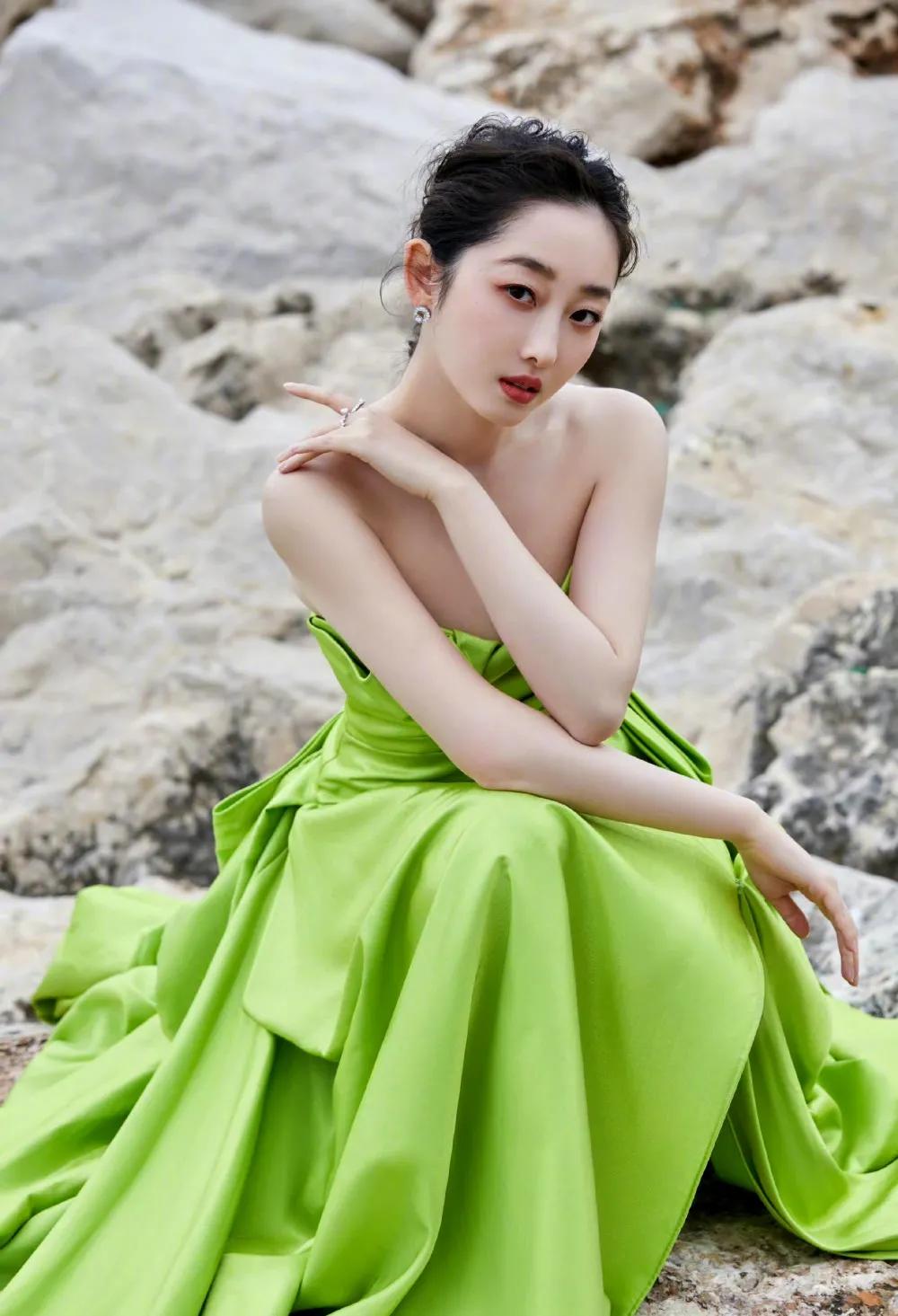 Share beauty photo album - Jiang Mengjie - iNEWS