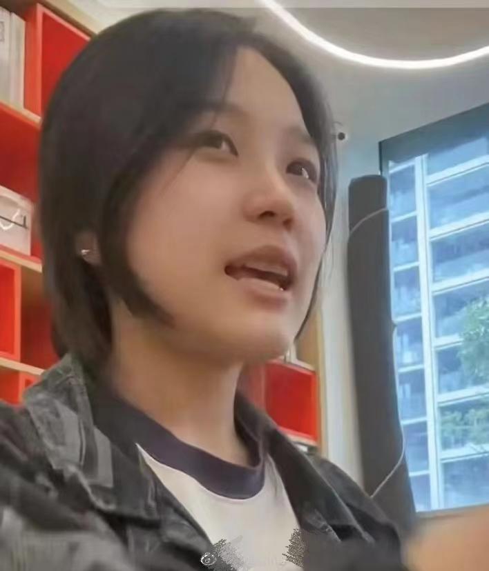 Singing "Dig, Dig", Mr. Huang overturned his car, and was exposed to ...