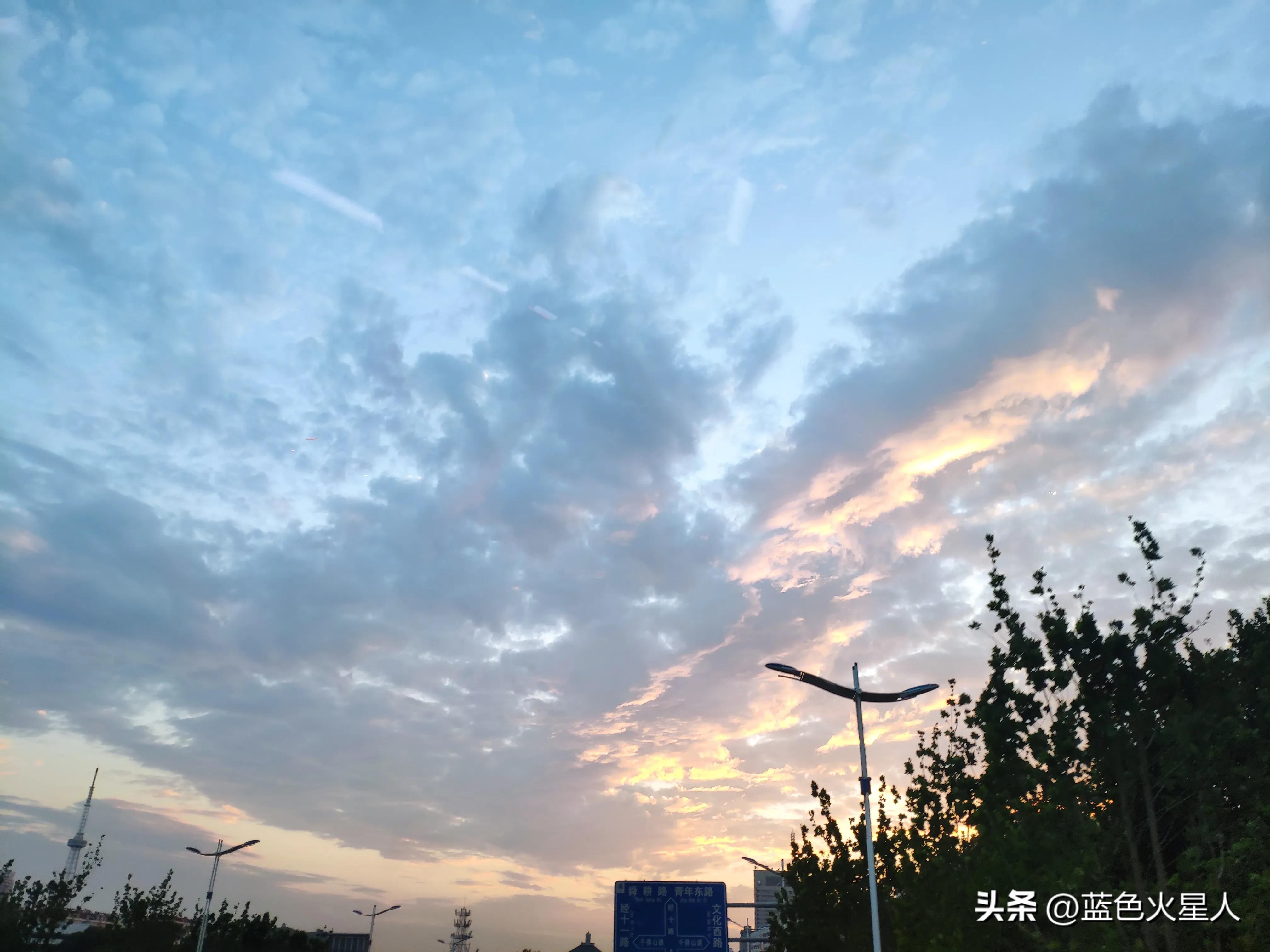 Beautiful sunset, hard-to-find memories - iNEWS