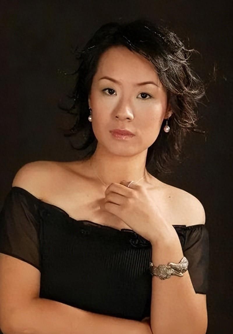 She was once Gong Li's "royal double", but she became popular because of "Parents' Love" and ...